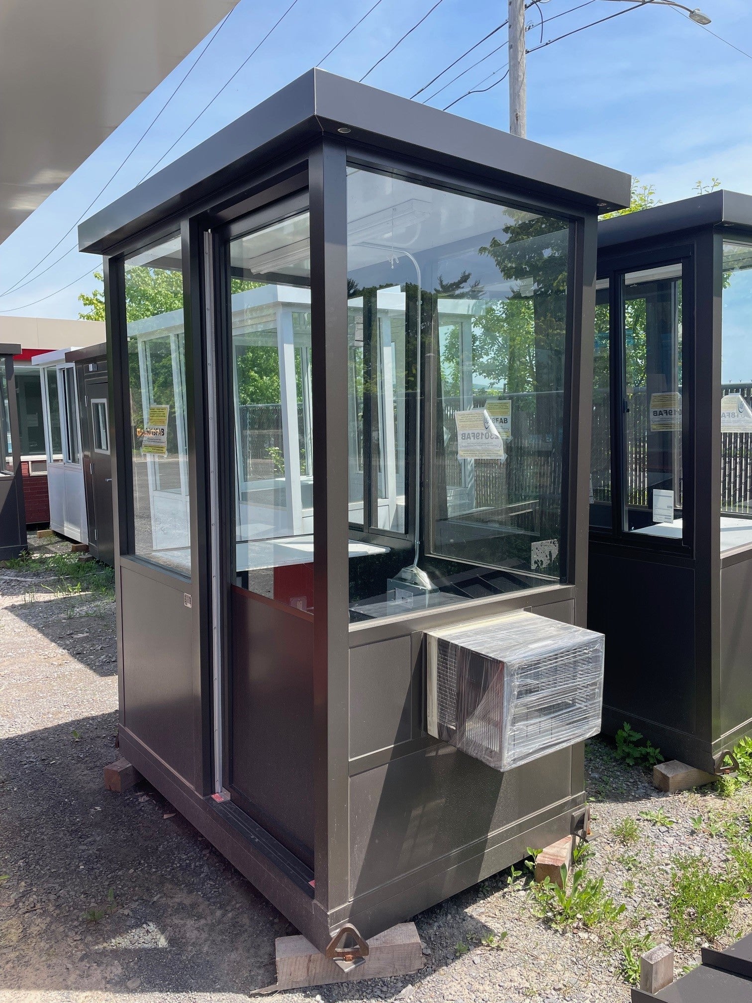 Bronze Prefabricated Guard Booth Equipped With Electrical and A/C ...